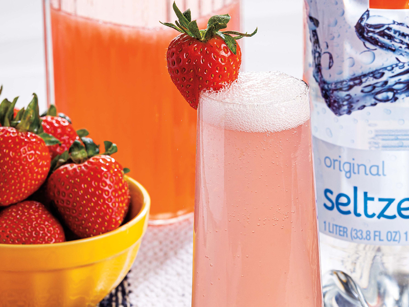 Strawberry Lemonade Mocktail | Recipes | Weis Markets