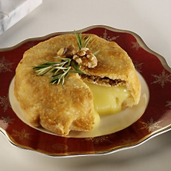 Savory Wisconsin Brie-En-Croute | Recipes | Weis Markets